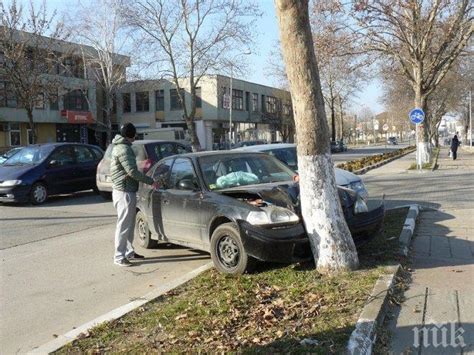 ТЕЖКА КАТАСТРОФА ВЪВ ВРАЧАНСКО Младеж е в тежко състояние със счупен череп непълнолетно момиче