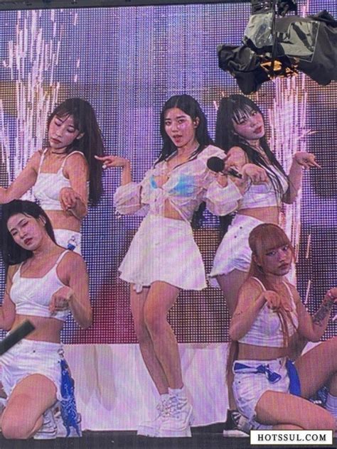 권은비 도쿄 워터밤 비키니 프리뷰 파란 비키니 가슴골