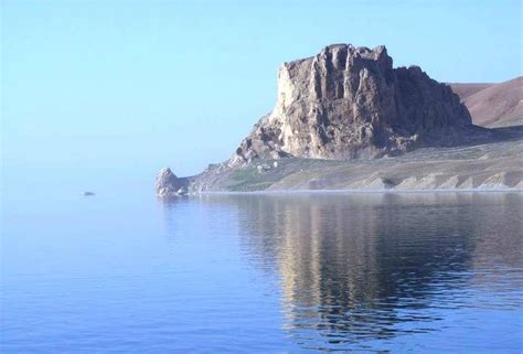 Հայոց Ամյուկ բերդը՝ Վանա լճի ափին Ամյուկ ամրոց Եղել է Միջնադարյան Հայաստանի անառիկ ու