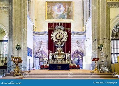 Golden Paseo Madonna Statue In Sevi Stock Image Image Of Cultural
