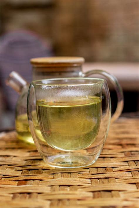 고급차 고요한 고요한 환경 꾸미다양조하다 녹차 다도 단순한 동양 따뜻한 음료 러스틱 미니멀리즘 배경을 흐리게