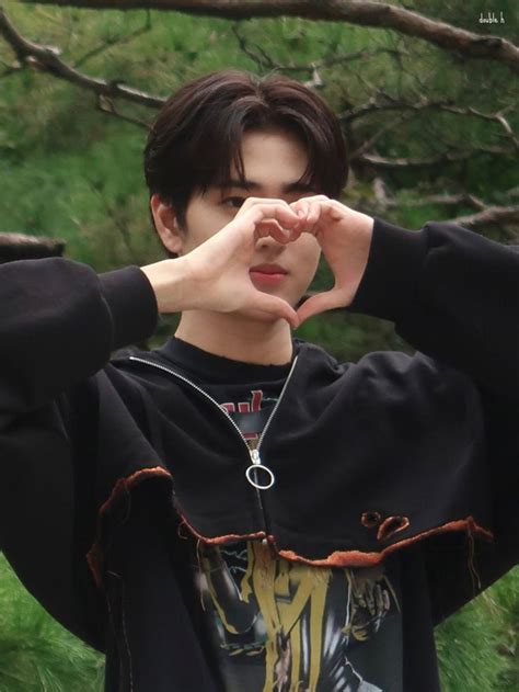 🌻justhubiie🌻 2022 09 17 🧡𝐓𝐄𝐌𝐏𝐄𝐒𝐓 Debut 200 Days🧡 Hình ảnh Shinee Korea