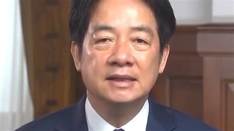 面对美国的“对等关税”，赖清德宣布跪了，台网民纷纷怒骂：有够无能 凤凰网视频 凤凰网