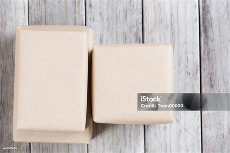 골 판지 상자 나무 배경에 갈색 메일 패키지 소포 포장 배달 0명에 대한 스톡 사진 및 기타 이미지 0명 갈색 고대의 Istock