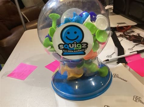 Fat Brain Toy Co Squigz Fun Little Suckers 8 Cool Shapes High Grade