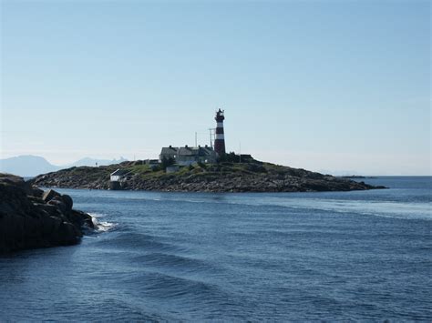 무료 이미지 바다 연안 록 대양 수평선 등대 육지 웨이브 낭떠러지 후미 차량 탑 만 북극의 지역 채널 방파제 노르웨이 곶 작은 섬