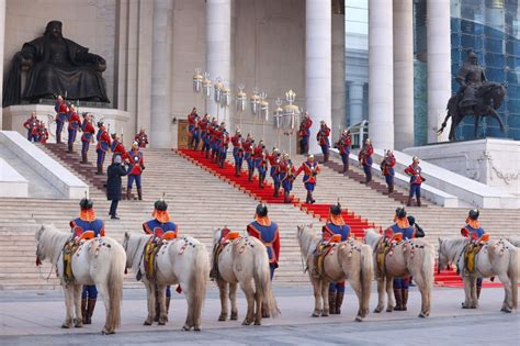 Өнөөдөр билгийн тооллын Өвлийн тэргүүн сарын шинийн нэгэн Их эзэн Чингис хааны мэндэлсний 861