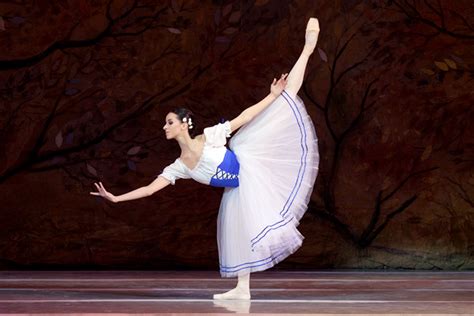 Giselle Ballet De Lopéra National Dukraine Théâtre Des Champs Elysées