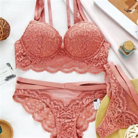 زناشویی محرکهایجنسیزنان مردهایی که با موهای همسرشان بازی میکنند