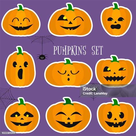 할로윈 호박 세트 재미 얼굴 흰 선 스티커에 만화 스타일에 거미와 거미줄 가 방학입니다 벡터 그림 Eps10입니다 10월에 대한 스톡 벡터 아트 및 기타 이미지 Istock