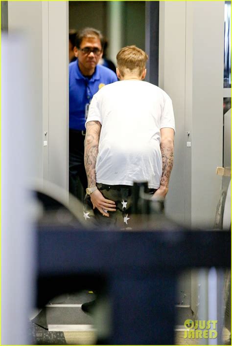Justin Biebers Pants Slide Down Super Low At Airport Security Photo