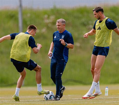 Збірна України провела перше тренування в Канаді ФОТО ᐉ Ua Футбол