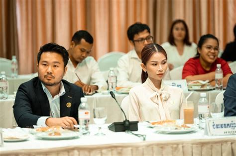 លោកអ្នកឧកញ៉ា លី ហួរ ដឹកនាំកិច្ចប្រជុំពិភាក្សាពីបញ្ហាប្រឈមលើវិស័យសំណង់នៅកម្ពុជា