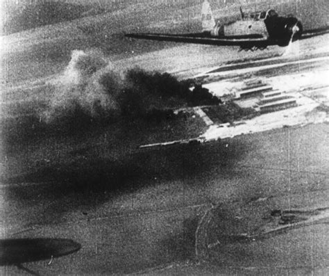 大きく時代が動いた75年前の「真珠湾攻撃」を記録した貴重なモノクロ写真 Dna