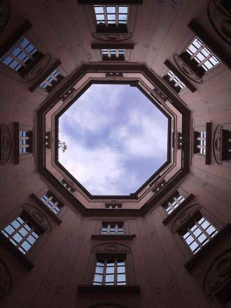85000 Octagon Building Pictures