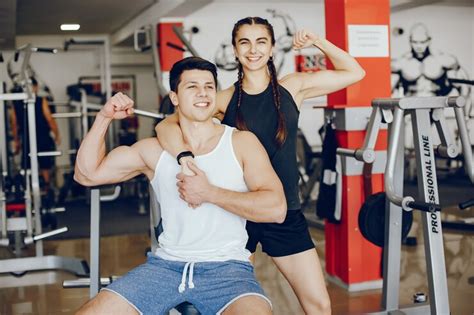 Free Photo A Beautiful And Athletic Sportswear Girl Training In The