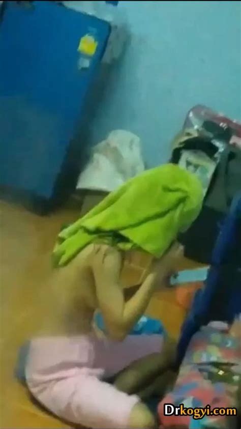 ရေချိုးပြီးခါစပူစီလေးချောင်းရိုက် ၁ Myanmar Sex Story