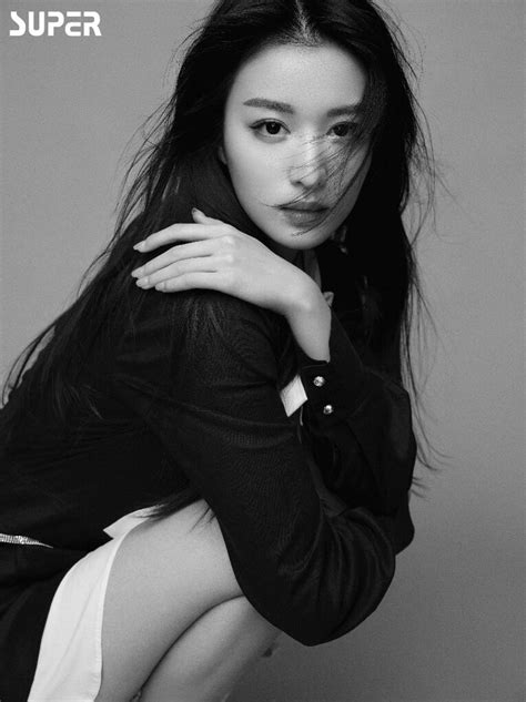 Pin By Peach Blossom On Actresses And Idols Poses For Photos Wang Actresses