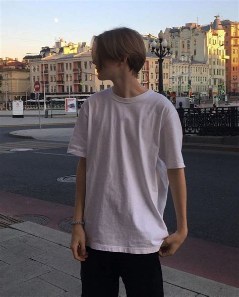 Pin Di Su Pettinatura Abbigliamento