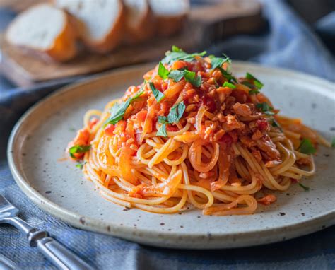余った魚で作れる！鮭のトマト煮込みパスタ レシピ 日清製粉ウェルナ
