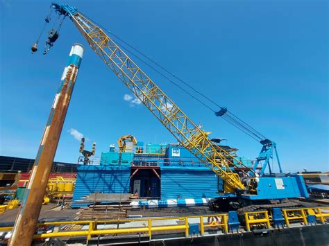 90 Mt Crawler Crane Offshore Construction Specialists Pte Ltd