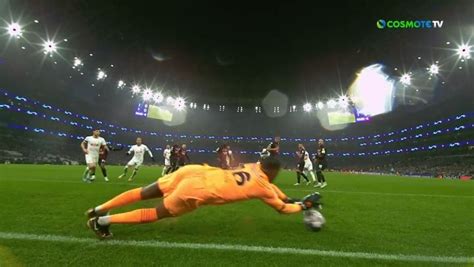 Τότεναμ Μίλαν Η απόκρουση πρόκριση του Μενιάν στην κεφαλιά του