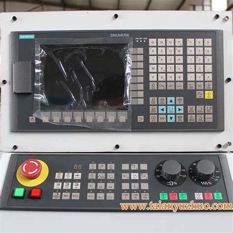 CNC Lathe Machine CK0680 YUZHUO