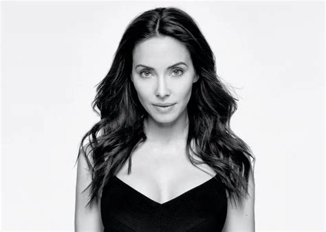 Who Is Whitney Cummings All You Need To Know About The Actress And Stand Up Comedian Binarytides