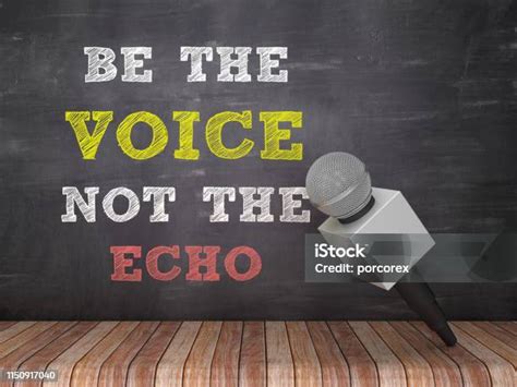 마이크가 칠판 배경3d 렌더링에 마이크와 에코 문구 하지 음성에 대한 스톡 사진 및 기타 이미지 음성 도덕성 반복 Istock