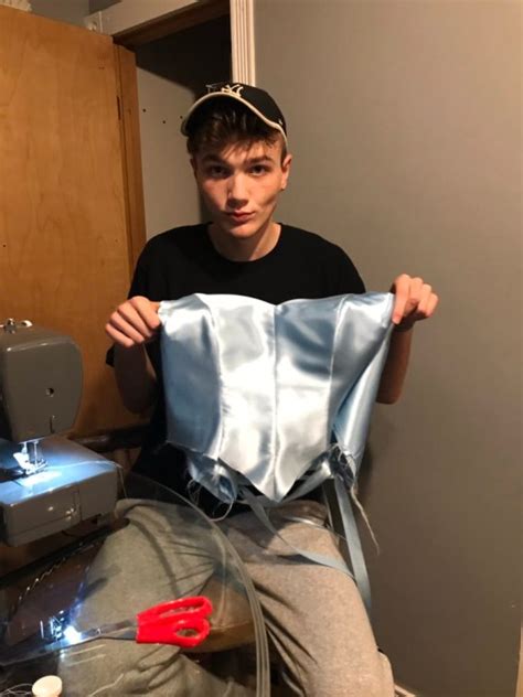 Pendleton Teen Creates Dazzling Dress From Scratch For Prom Date Fox 59