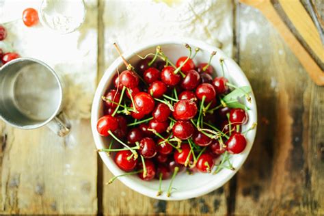 재료 베이킹 크밀가루 나무로 되는 숟가락 회전 핀 계란 달걀 노 른 자 버터에 제공된 나무 배경 굴리기에 대한 스톡 사진 및 기타 이미지 Istock