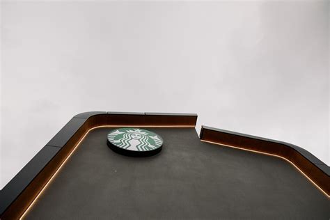 宛若靜靜站立的禽鳥！星巴克桃園春日門市伴你享受清新寧靜時光 蕃新聞