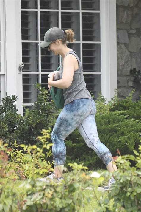 Smallville Star Allison Mack Spotted Without Ankle Monitor After Early Release In Nxivm Case