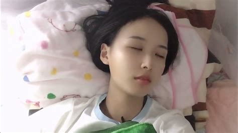 二次元女孩自爆视频背后的自己，网友：太真实了，简直跟我一样！ Youtube