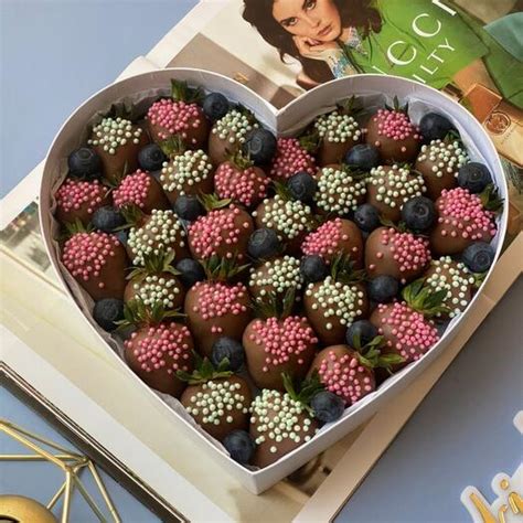 Купить клубнику в шоколаде в Ессентуках • Flowwow • Доставка клубники в шоколаде в коробке