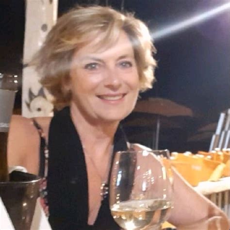 Isabelle Le Goff Beauty Consultant Parfums Christian Dior Linkedin