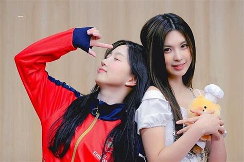 아스날 옷을 입은 여자 아이돌 모음 해외축구 에펨코리아