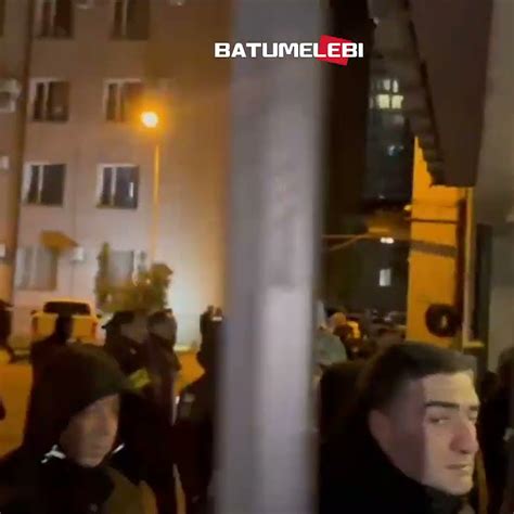 ბათუმში პოლიციამ ბათუმელების და ნეტგაზეთის დამფუძნებელი მზია ამაღლობელი დააკავა Youtube