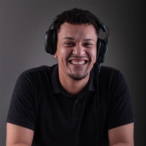 davi react youtube