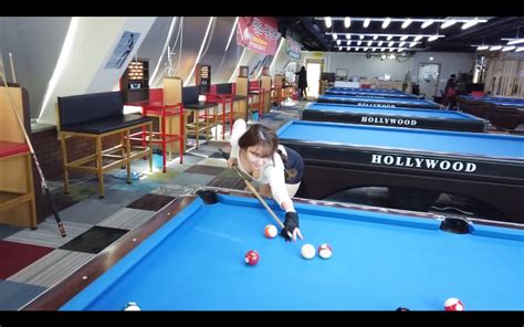 Làm Video đi Tập đánh Bi A Nữ Youtuber Xinh đẹp Hớ Hênh Lộ Hàng
