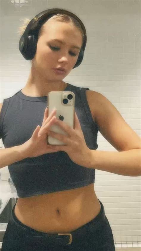 Bathroom Mirror Selfies Are My Fav💋💋💋 Minimalist Outfit Cute Outfits
