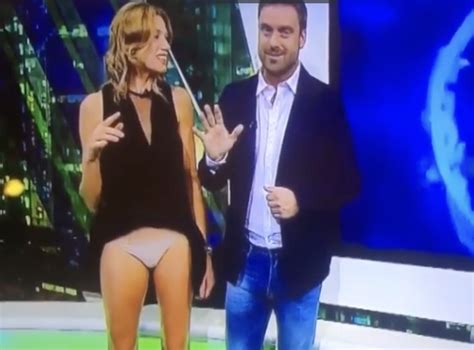 Oops Fox Sports Reporter Alina Moines Is Going Viral
