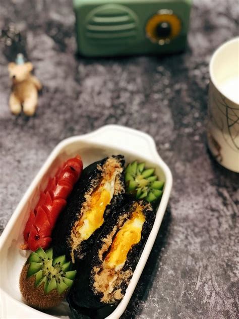 【紫米肉松饭团的做法步骤图，怎么做好吃】蕊姐姐的妈咪 下厨房