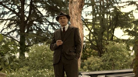 marlowe review liam neeson is no bogart in a muddled noir