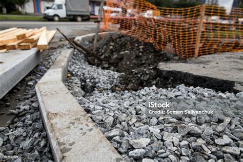 장애인을위한 경사로 및 보도 수리 도로의 개조 새로운 아스팔트 포장 아스팔트 도로 수리 아스팔트 도로의 수리의 세부 사항 0명에