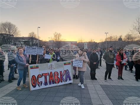 Граждани се събраха на протест в Плевен недоволни от общинското управление Утро