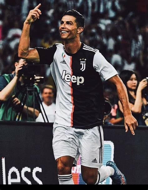 ممكن اجمل صور لدون عشاق كرستيانو رونالدوchristiano