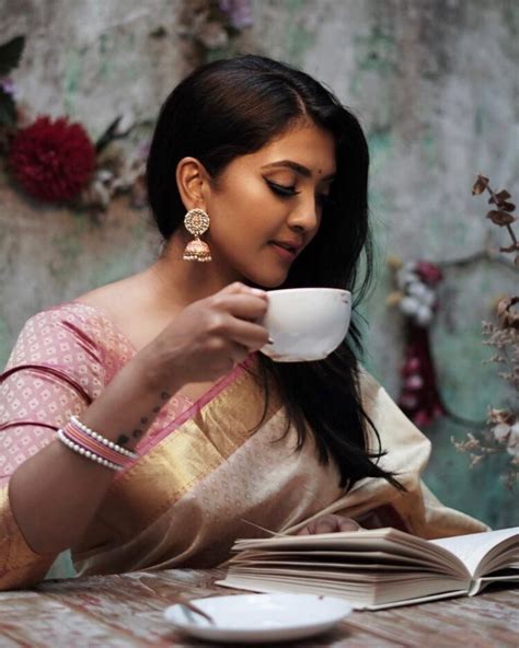 10 Hot Sexy Vithya Visvendra Bikini Pics