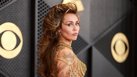 Miley Cyrus Dolly Hair At The 2024 Grammys Is Pure Retro Volume
