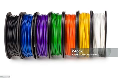 흰색 배경에 격리 된 블랙 레드 블루 그린 바이올렛 오렌지 노란색 흰색 필라멘트 3d 프린터 0명에 대한 스톡 사진 및 기타 이미지 Istock